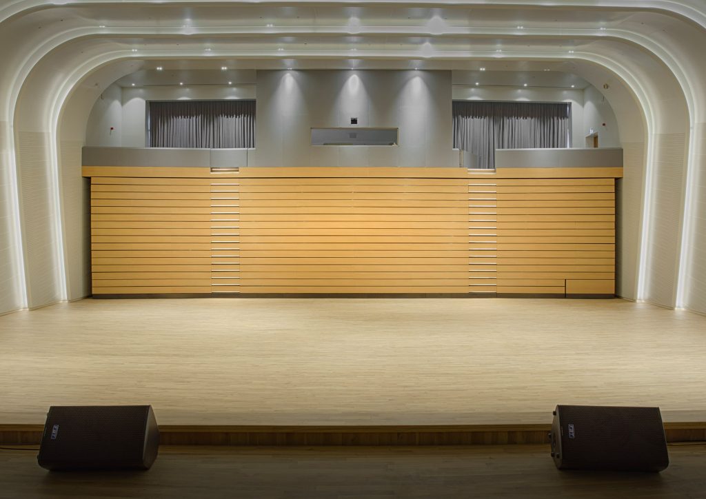 TELESCOPIC PLATFORM SEATING – MBM-Building Material Suppliers in the ...